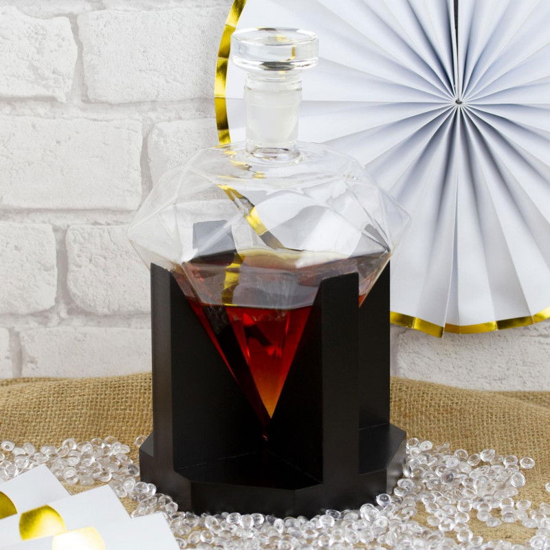 Diamond-shaped Decanter with Base in Red Oak